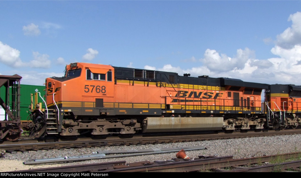 BNSF 5768